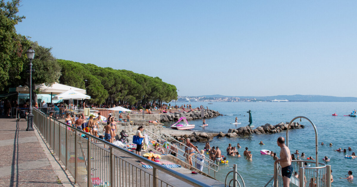 Strand aus Beton – Zürcher Studierendenzeitung