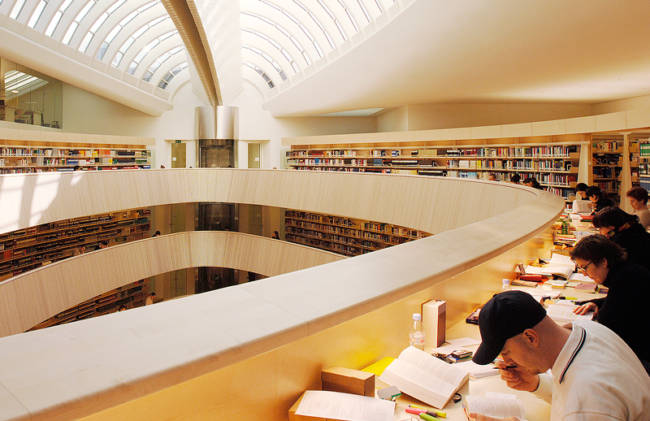 Sonntagslernen jetzt auch in der Jus-Bibliothek – Zürcher Studierendenzeitung